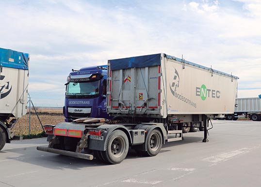 COMPARATIVA: Duotrailer, megatrailer y trailer convencional - Camión ...